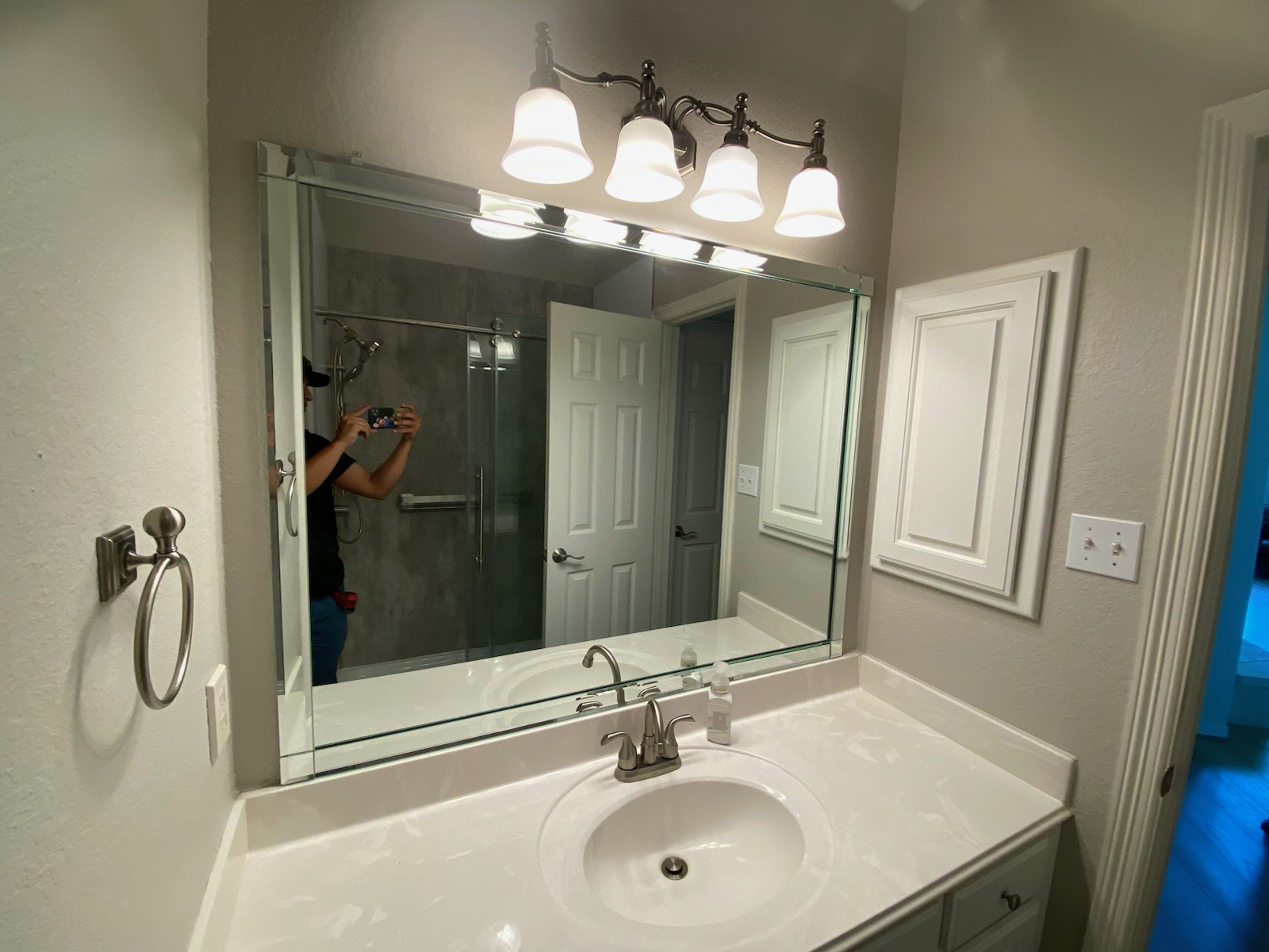 Step-by-Step Guide to Installing a Frameless Mirror
